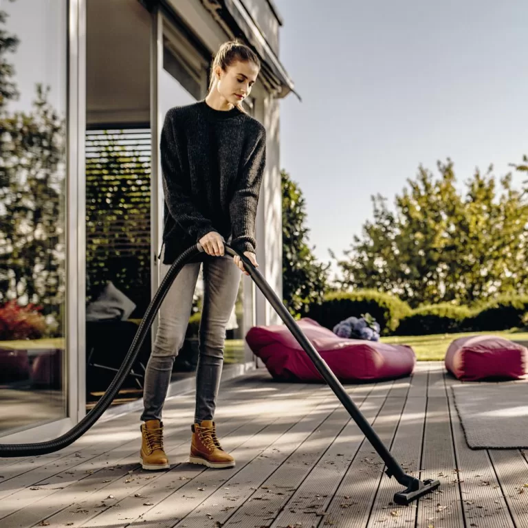 Karcher WD4 Vacuum Cleaner 20L - Luckys Discount Centre